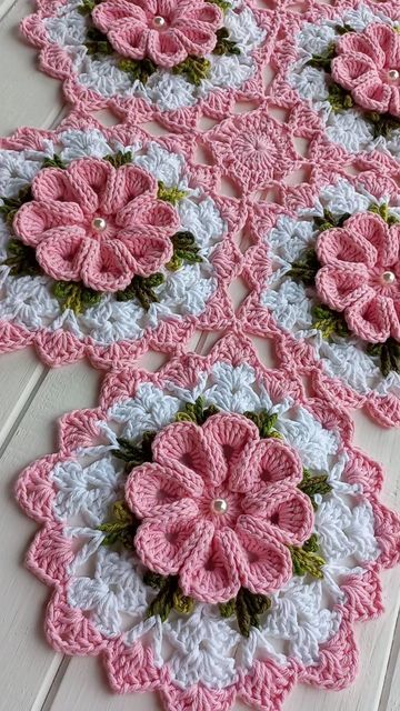 Crochet Centerpiece with Roses - Free Pattern