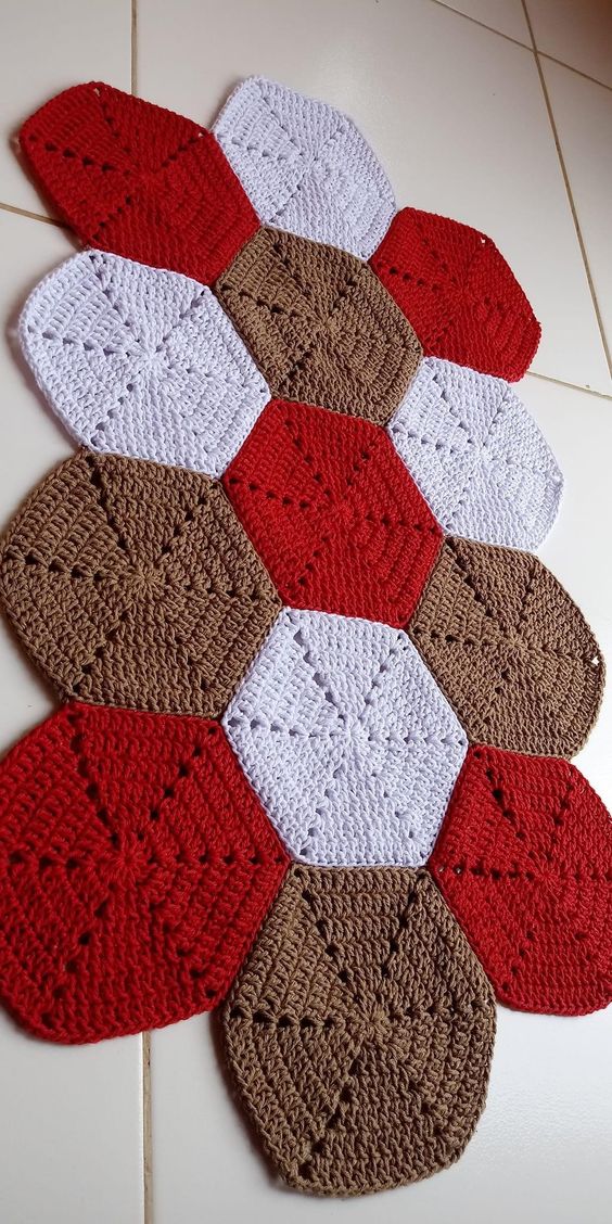 Crochet Hexagon Rug: Free Pattern and Step by Step Guide